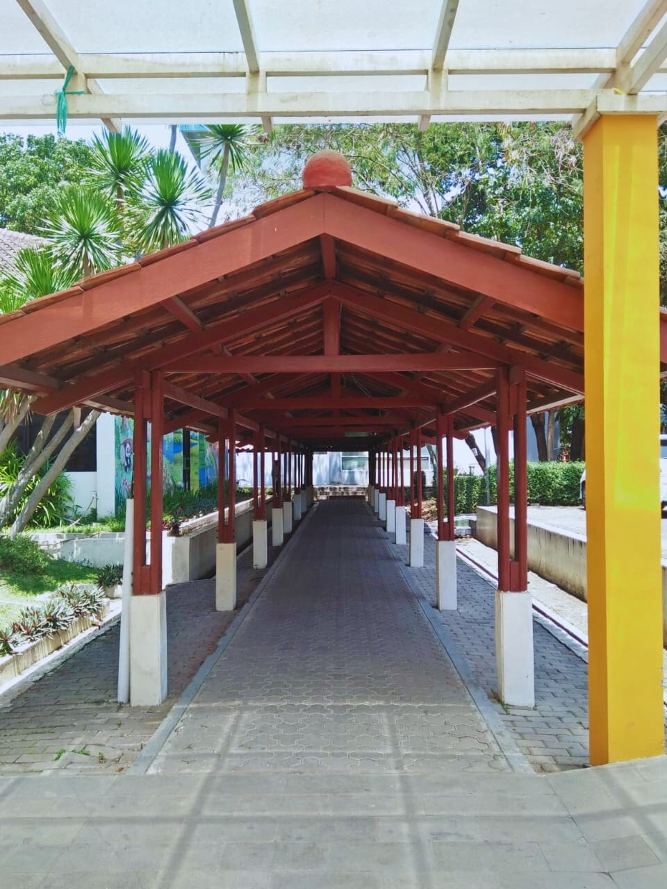 Lorong Jalan Menuju Playground Dan Ruang Puti – TelUtizen Campus Life