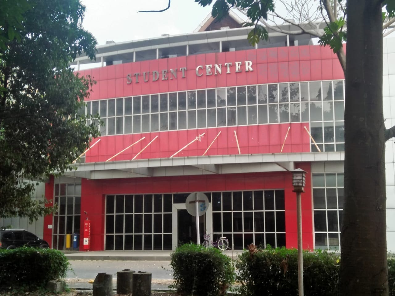 gedung student center yang berada di kampus telkom – TelUtizen Campus Life