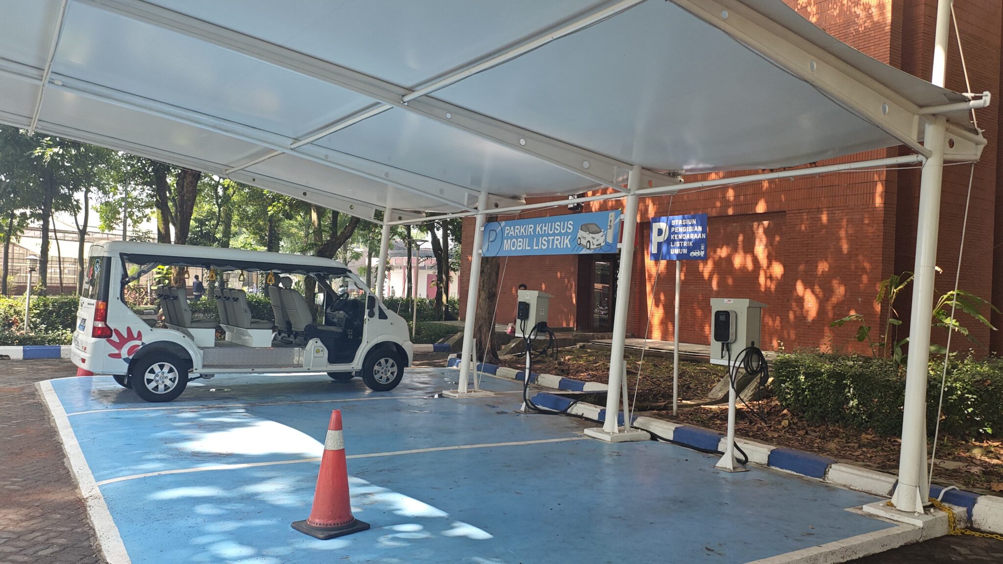 Parkiran Khusus Mobil Listrik: Dukung Kendaraan Ramah Lingkungan