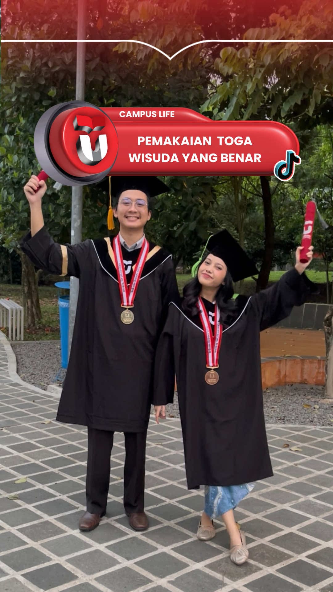 HEI TelUtizen! Ini dia tata cara pemakaian toga yang benar! Selamat kepada selu